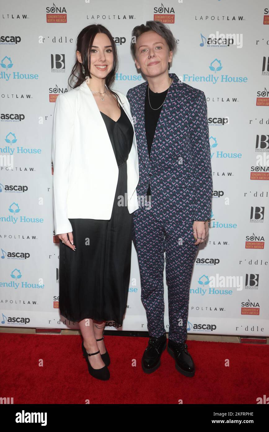 Beverly Hills, Ca. 19th Nov, 2022. Bella Davis, Sarah Wettlaufer at The ...