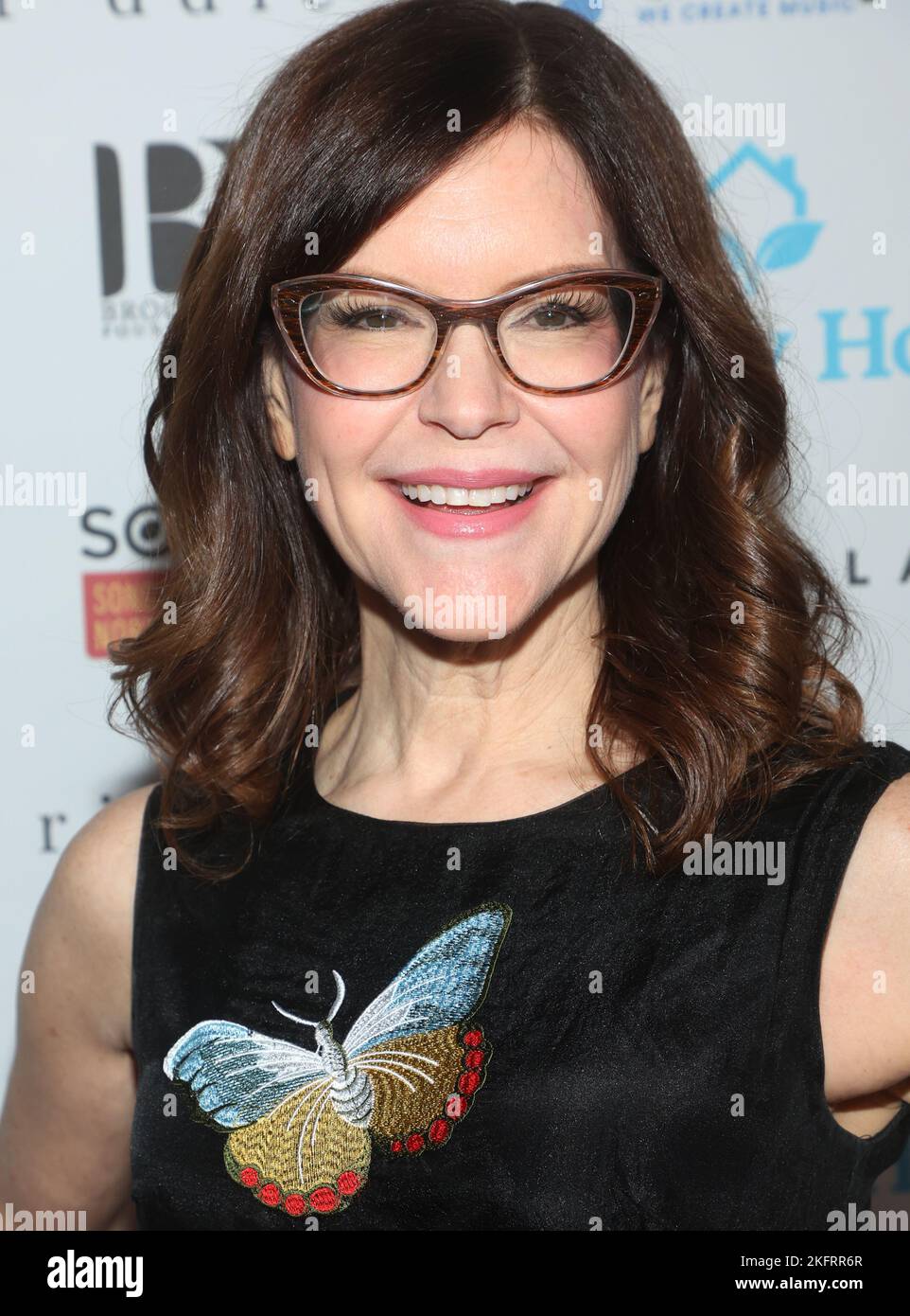 Beverly Hills, Ca. 19th Nov, 2022. Lisa Loeb at The Friendly House ...