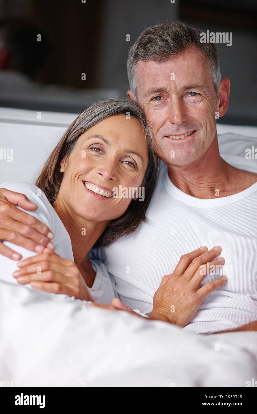 Woman cuddling man hi-res stock photography and images - Alamy