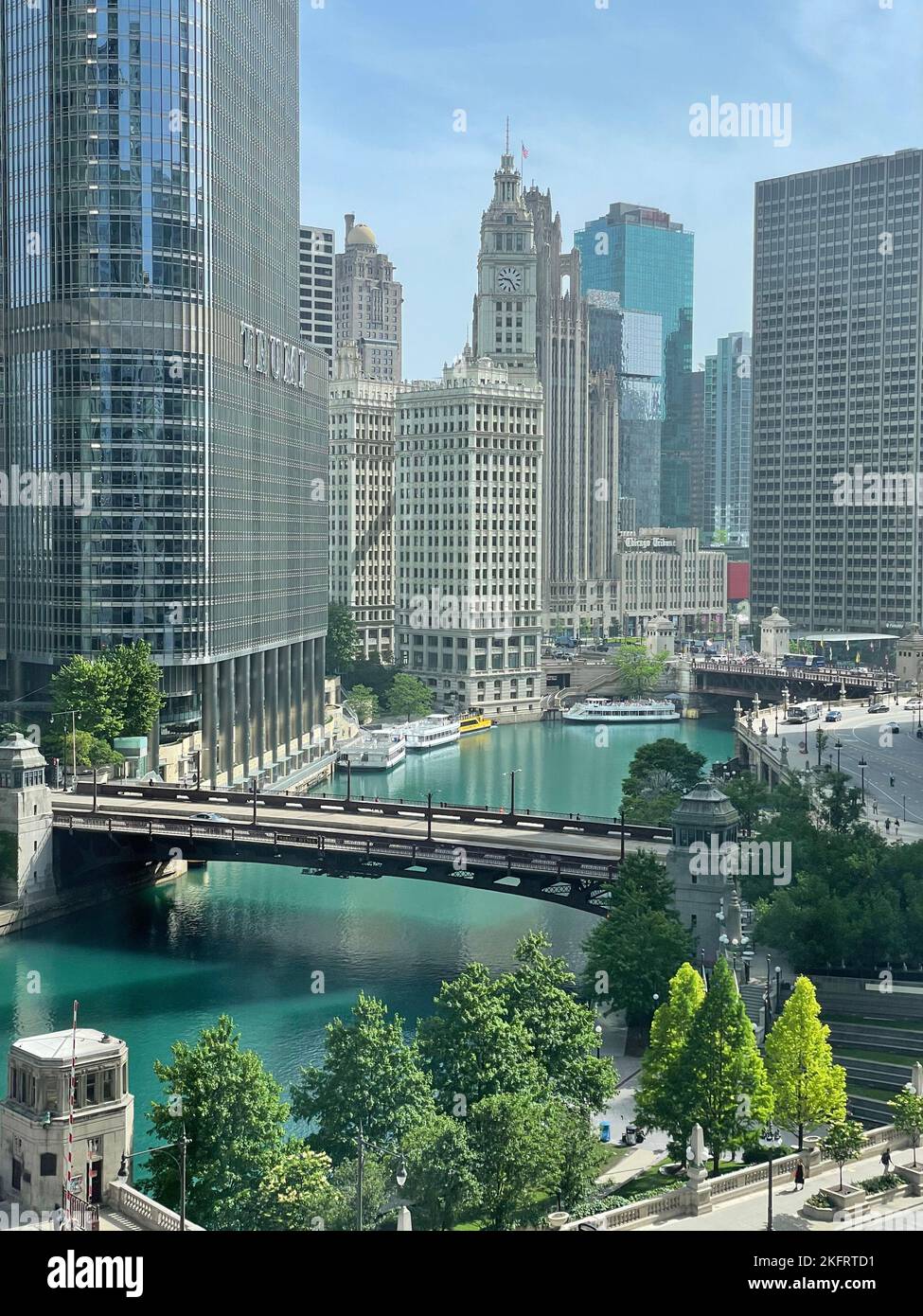 Chicago skyline trump tower hi-res stock photography and images - Alamy