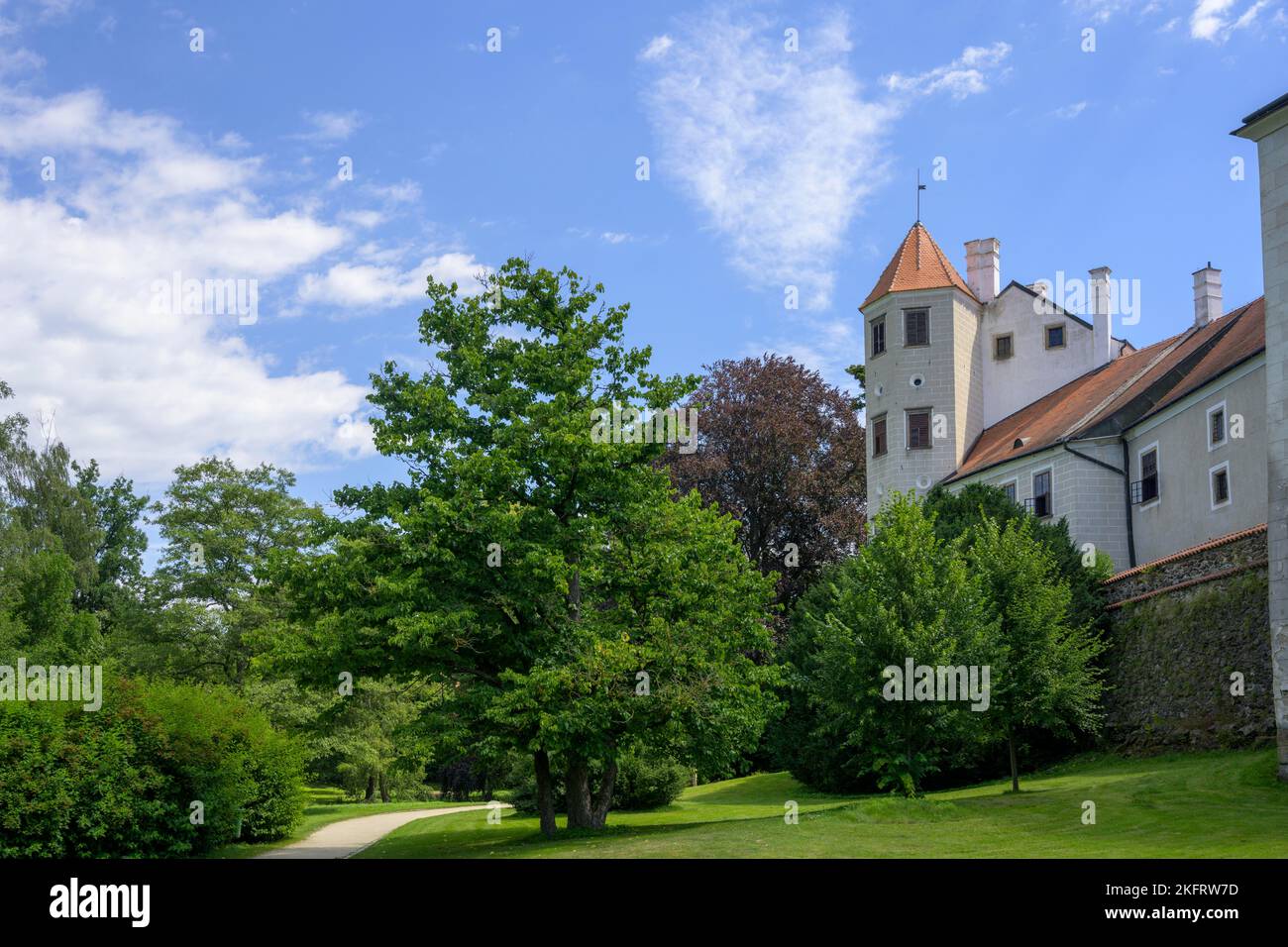 Castle seen from the park, Tel?, Kraj Vyso?ina, Czech Republic, Europe ...