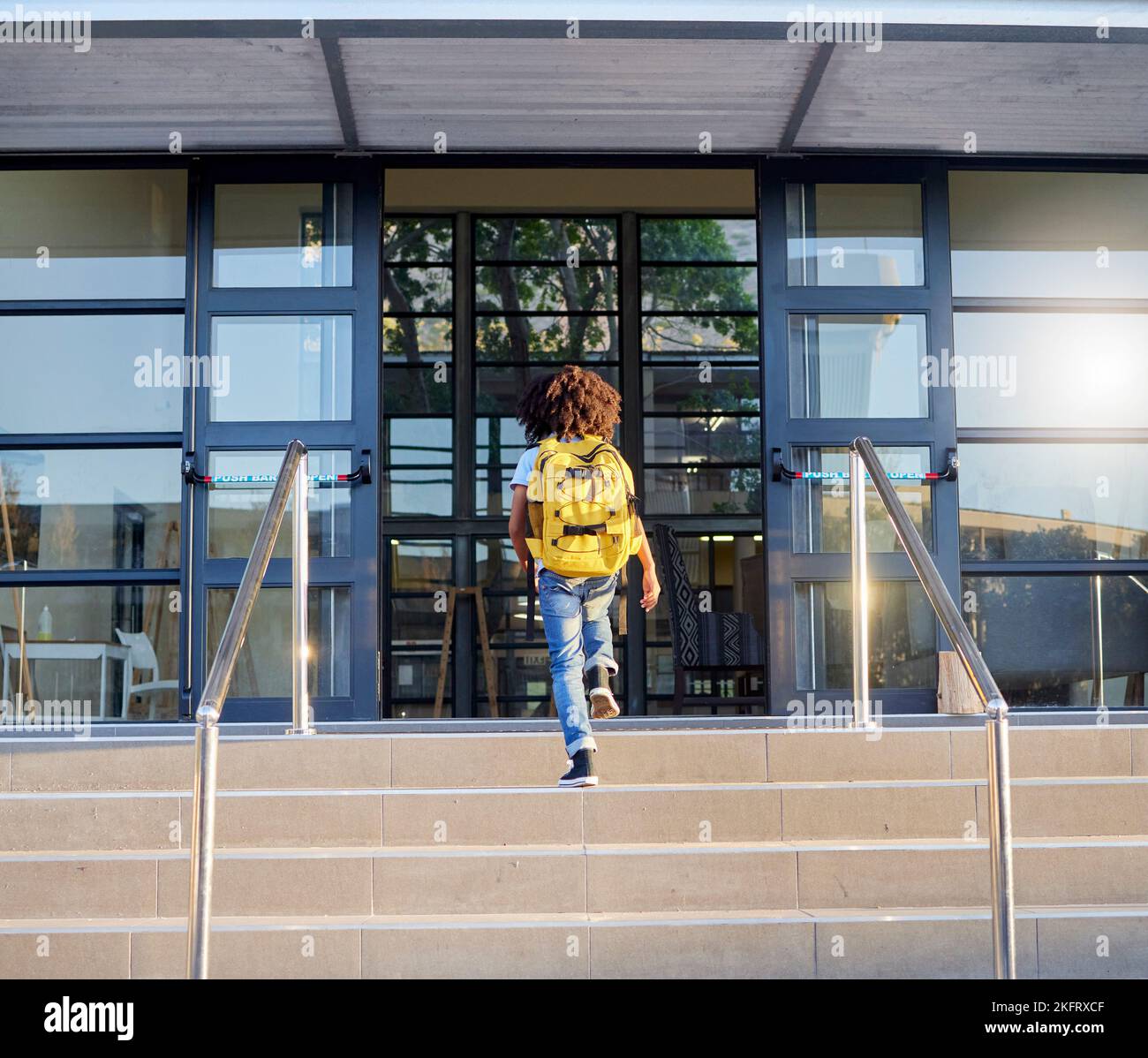 School building entrance children hi-res stock photography and images ...
