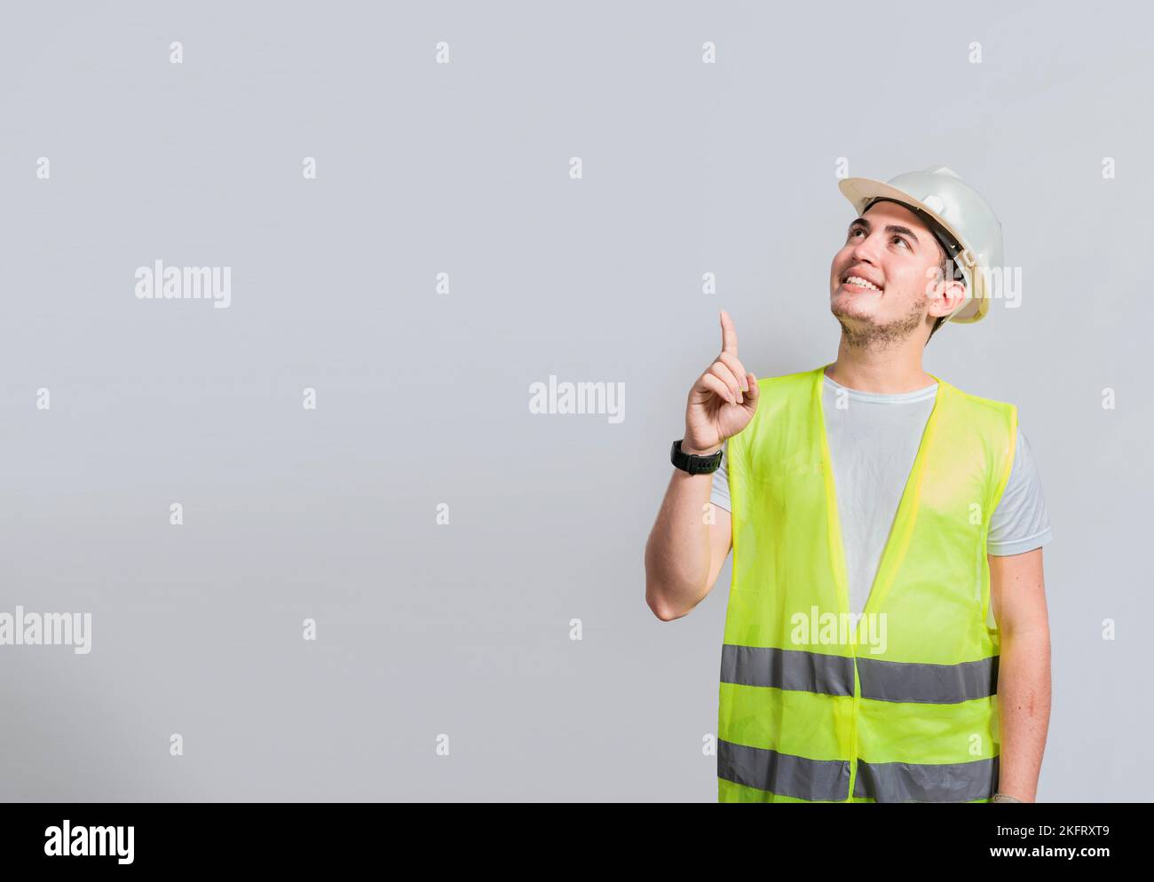 Builder engineer pointing finger to the right isolated, Portrait of ...
