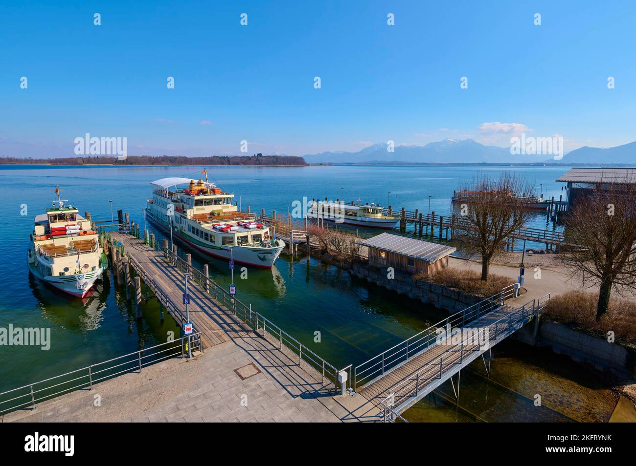 Lake Ciemsee with pier and excursion boat, Prien am Chiemsee, Chiemsee ...