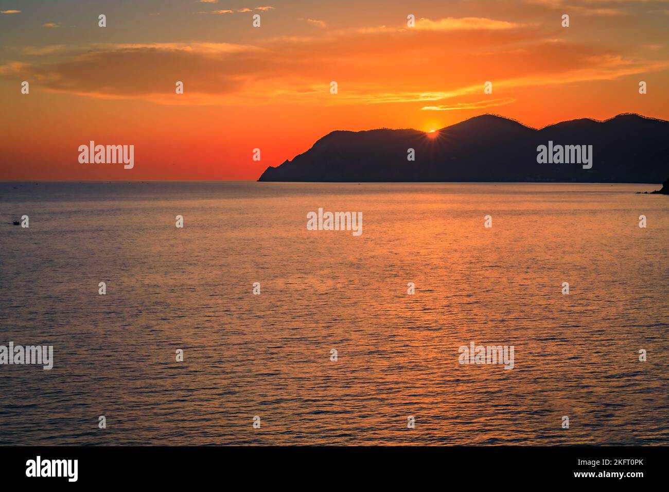 Five towns italy hi-res stock photography and images - Alamy