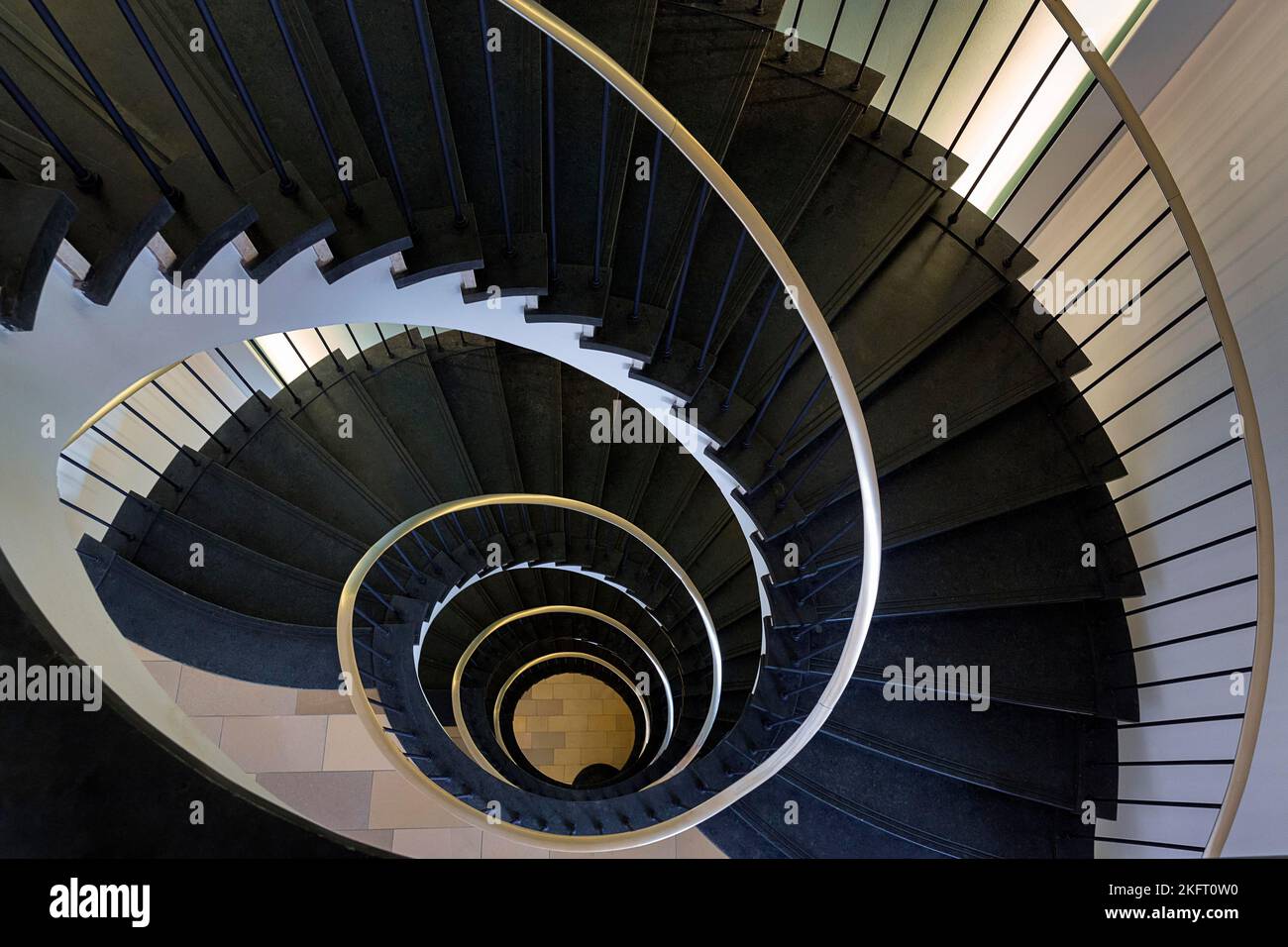 Black steps hi-res stock photography and images - Alamy