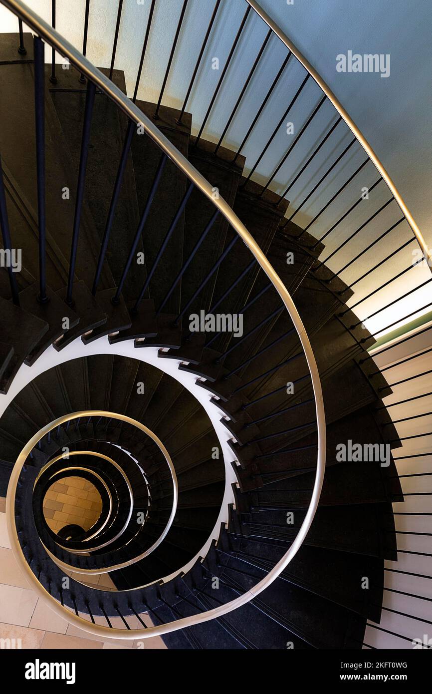 Black steps hi-res stock photography and images - Alamy