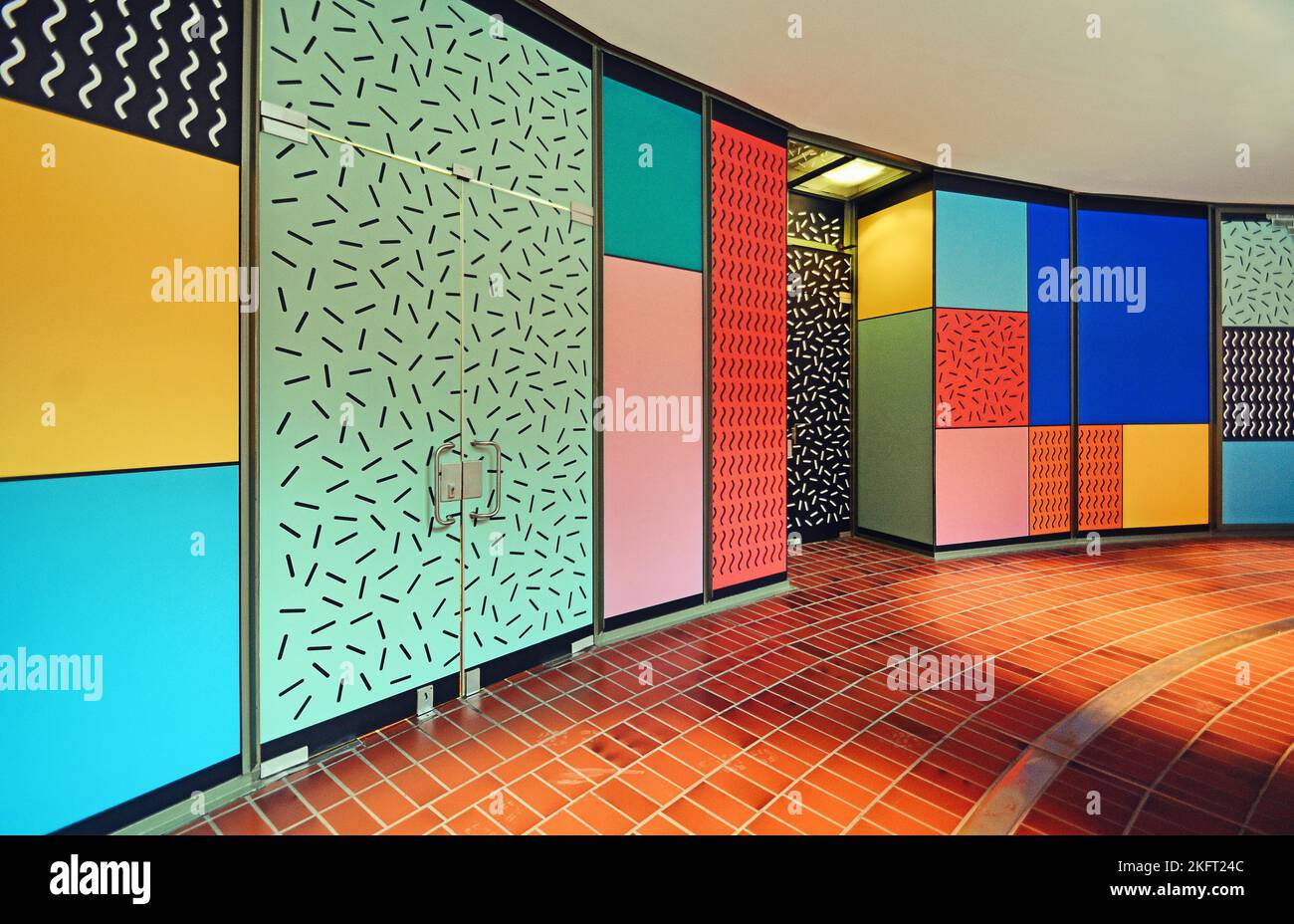 Mall walls hi-res stock photography and images - Alamy