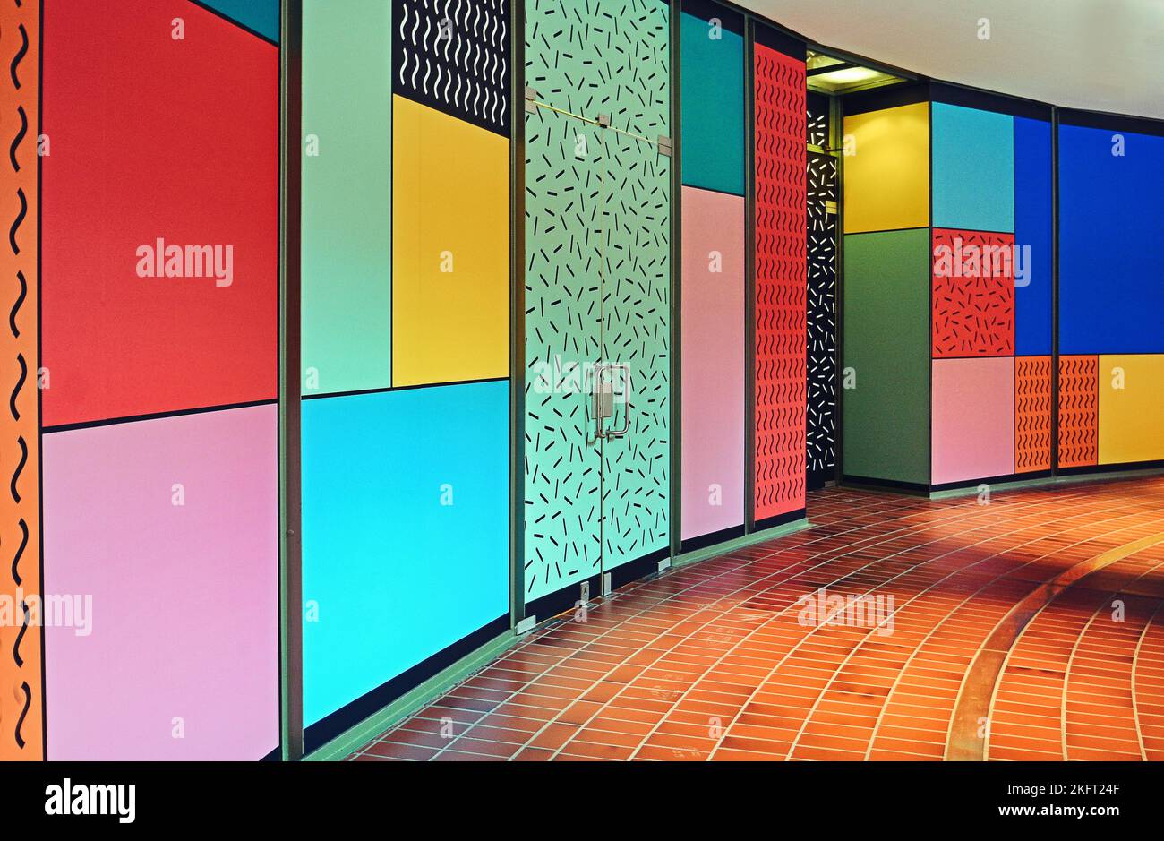 Mall walls hi-res stock photography and images - Alamy