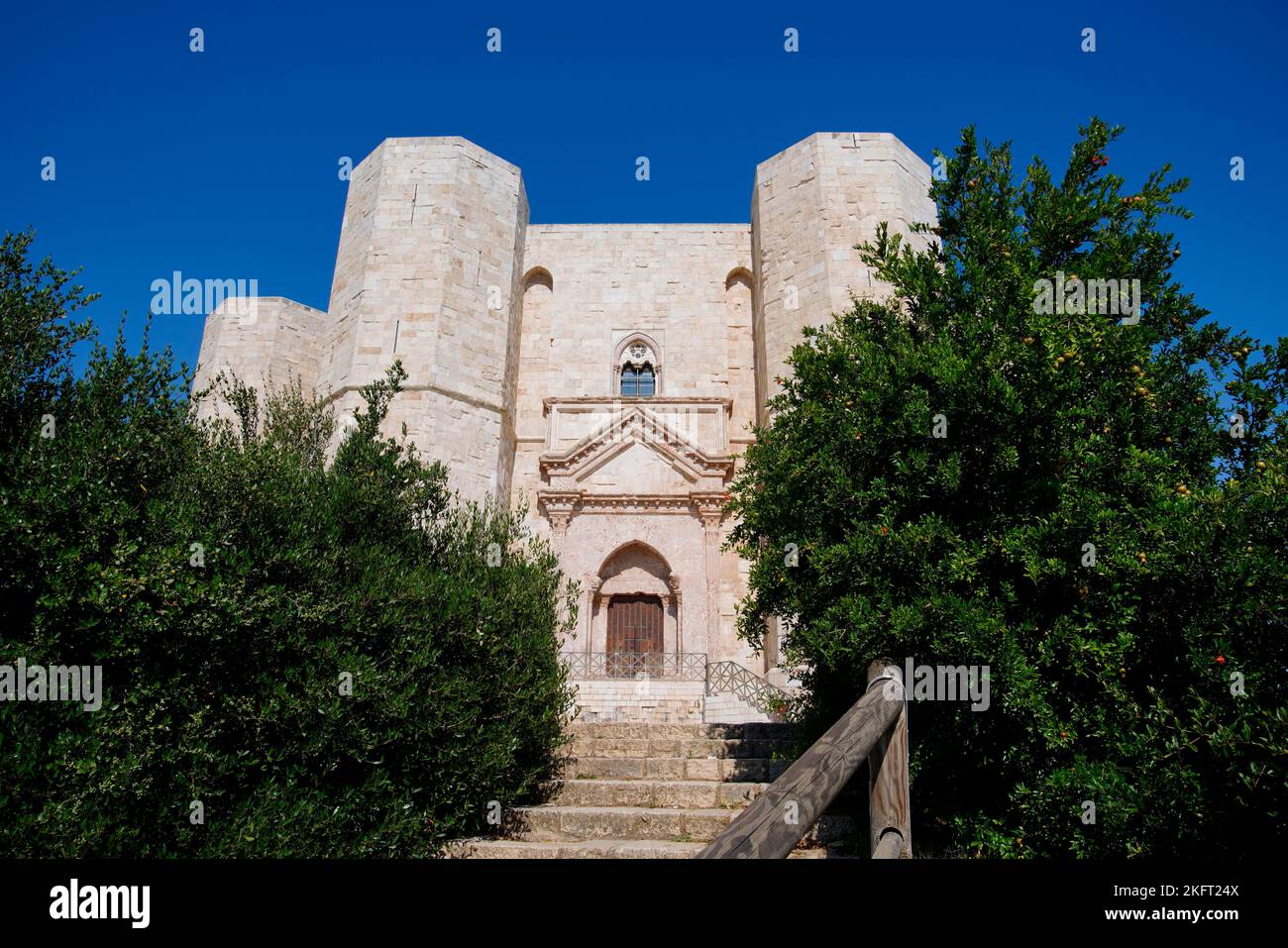 Castle, Castel del Monte, Hohenstaufen Emperor, Frederick II, Puglia ...