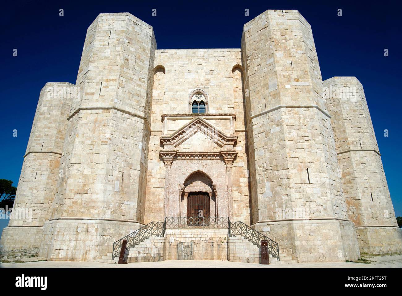 Castle, Castel del Monte, Hohenstaufen Emperor, Frederick II, Puglia ...