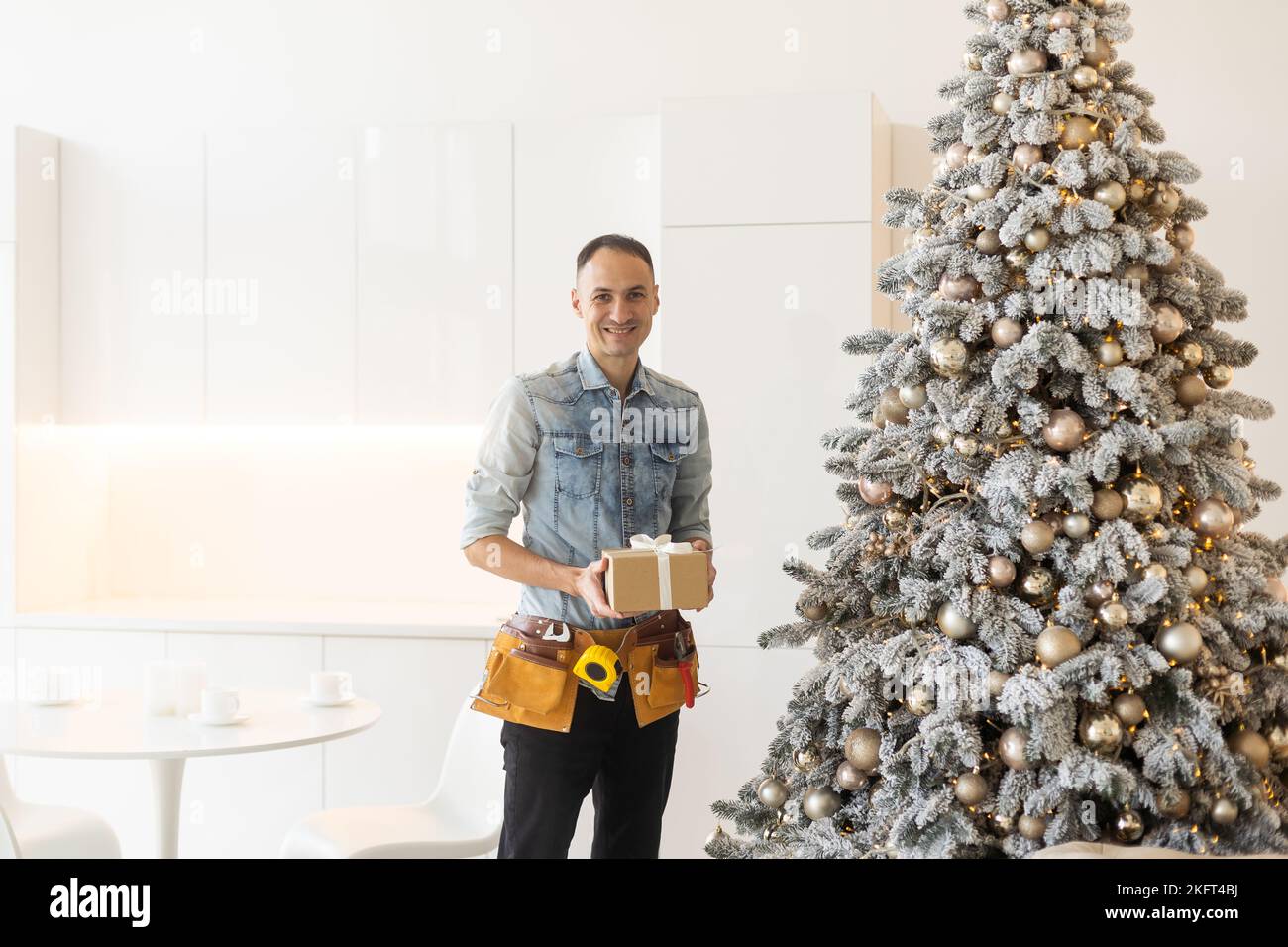 Installing a christmas tree hi-res stock photography and images - Alamy