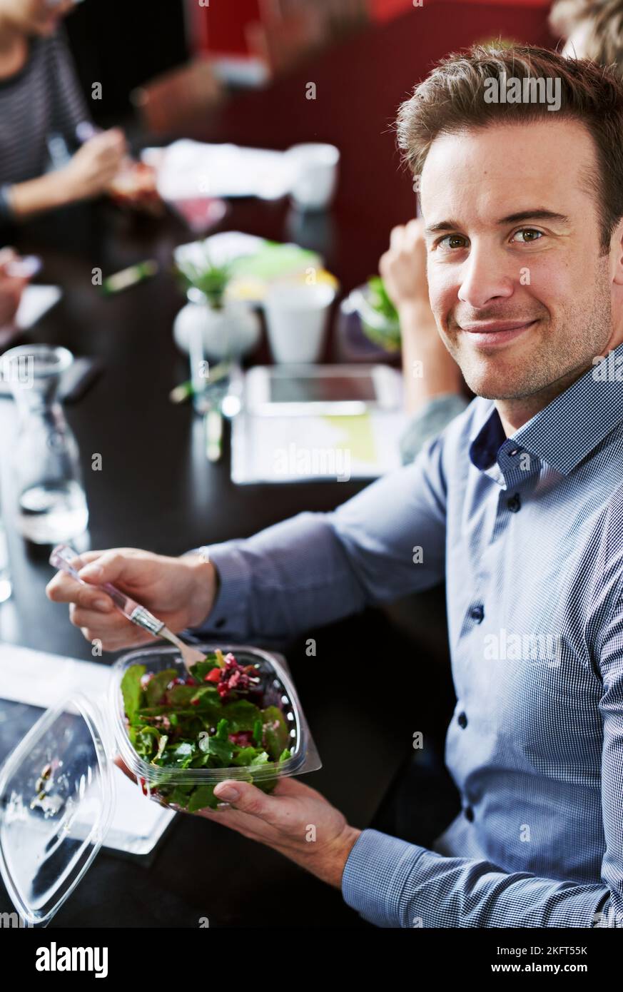 Eating right during the workday. Portrait of a young office worker ...