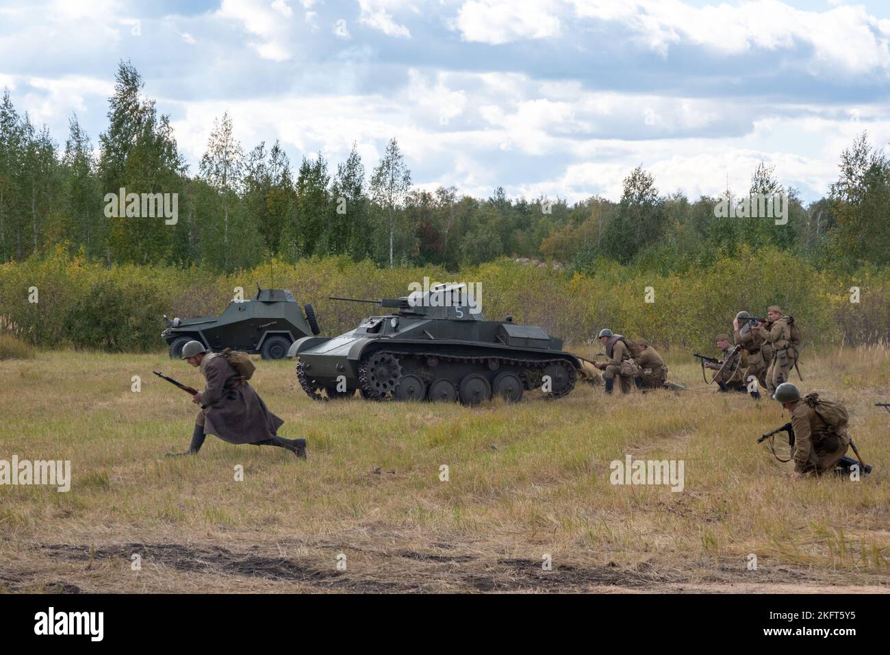 An attack by Soviet soldiers, a T25 tank and an armored vehicle ...