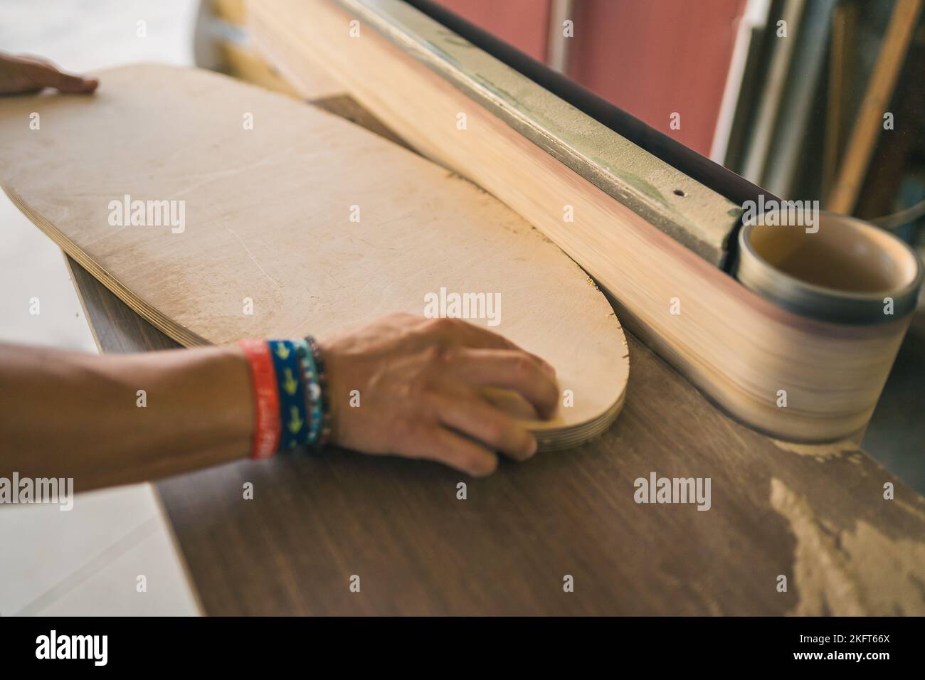 Man carpenter using belt sander hi-res stock photography and images - Alamy