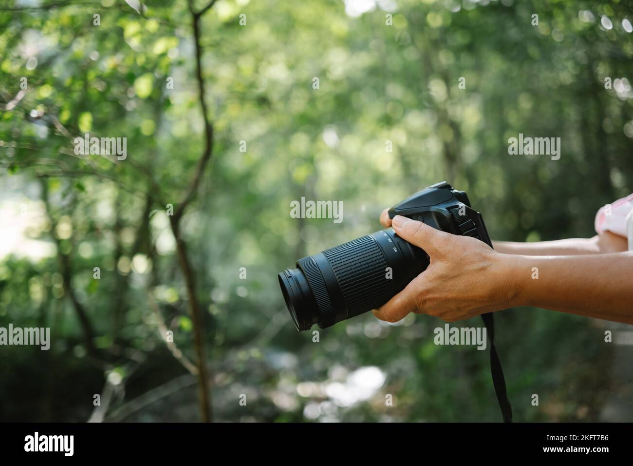 Crop anonymous male photographer with professional photo camera ...