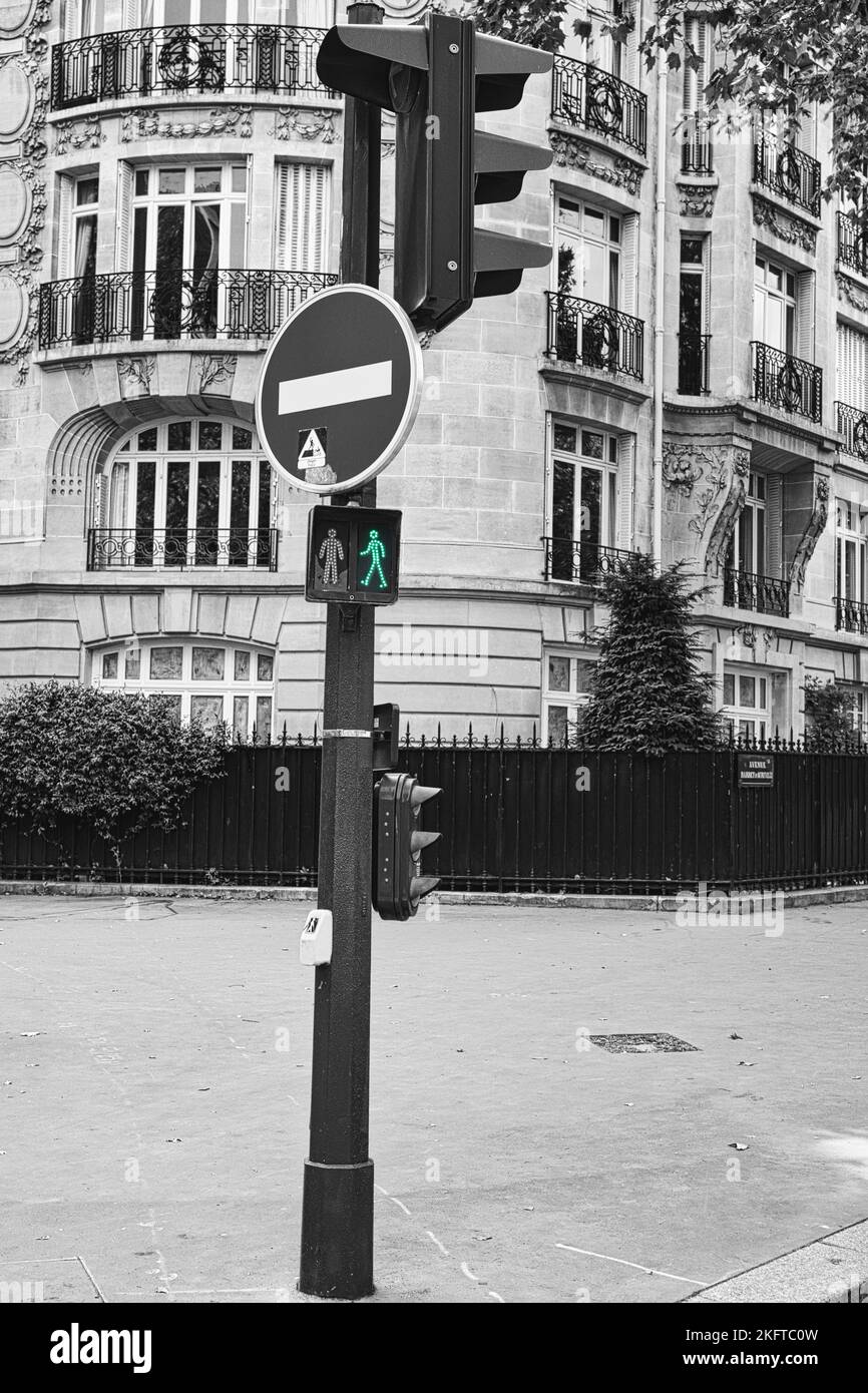 Blank black white road signs hi-res stock photography and images - Alamy