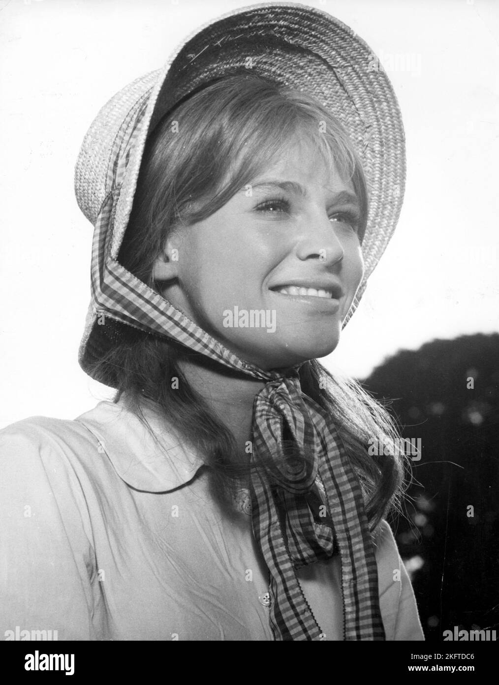 JULIE CHRISTIE in FAR FROM THE MADDING CROWD (1967), directed by JOHN ...