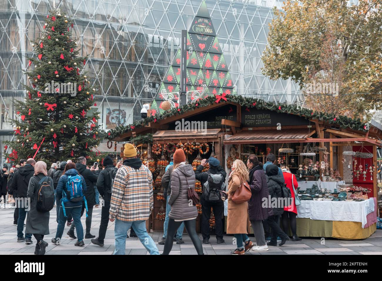 19-11-2022 BUDAPEST, HUNGARY: People visiting Christmas market or fair ...