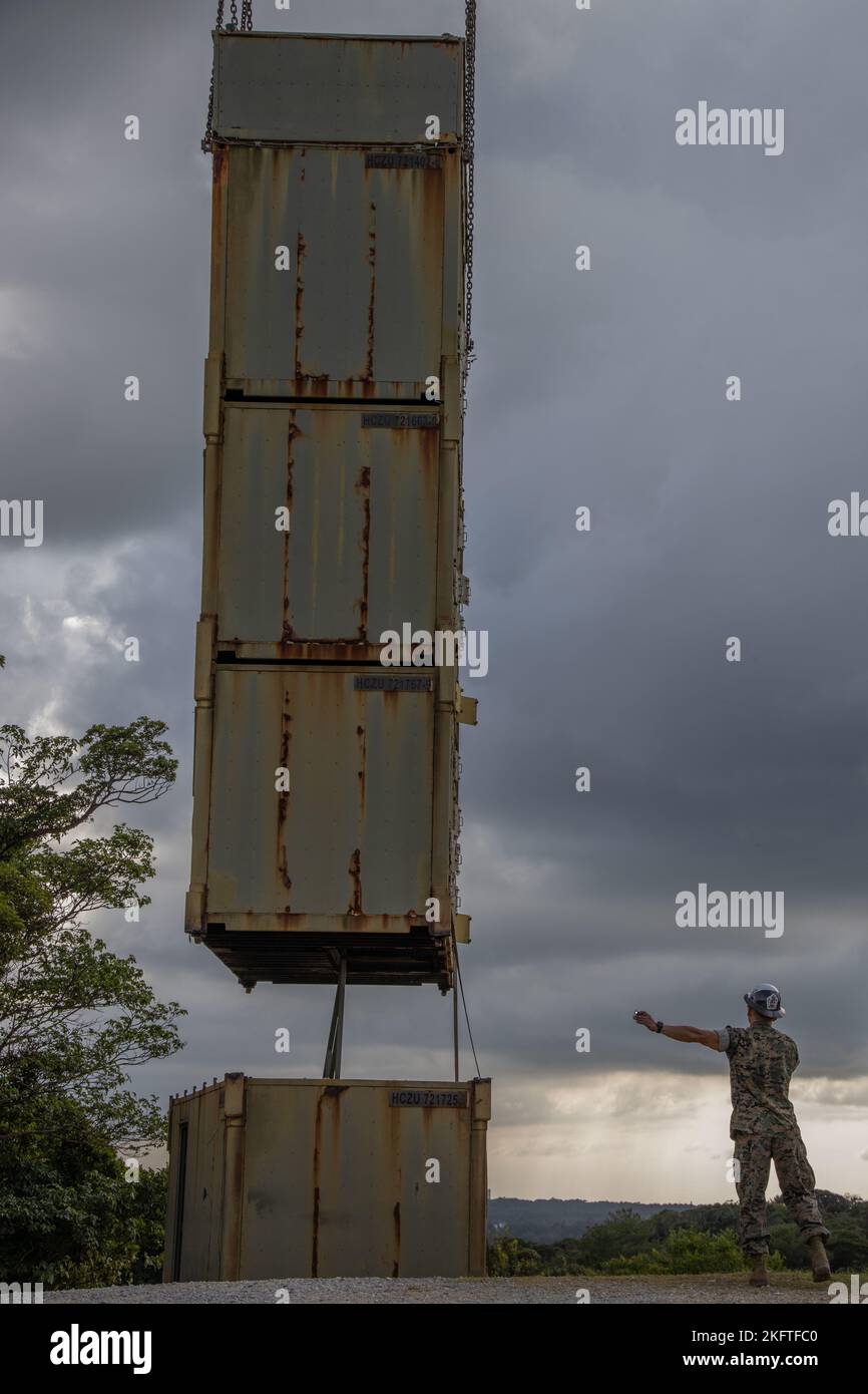 Emphasize tower crane hi-res stock photography and images - Alamy
