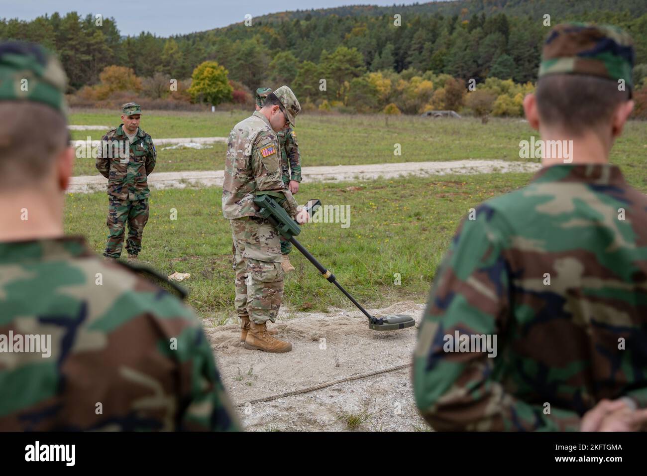 Soldiers from the 720th Explosive Ordnance Disposal, in Baumholder ...