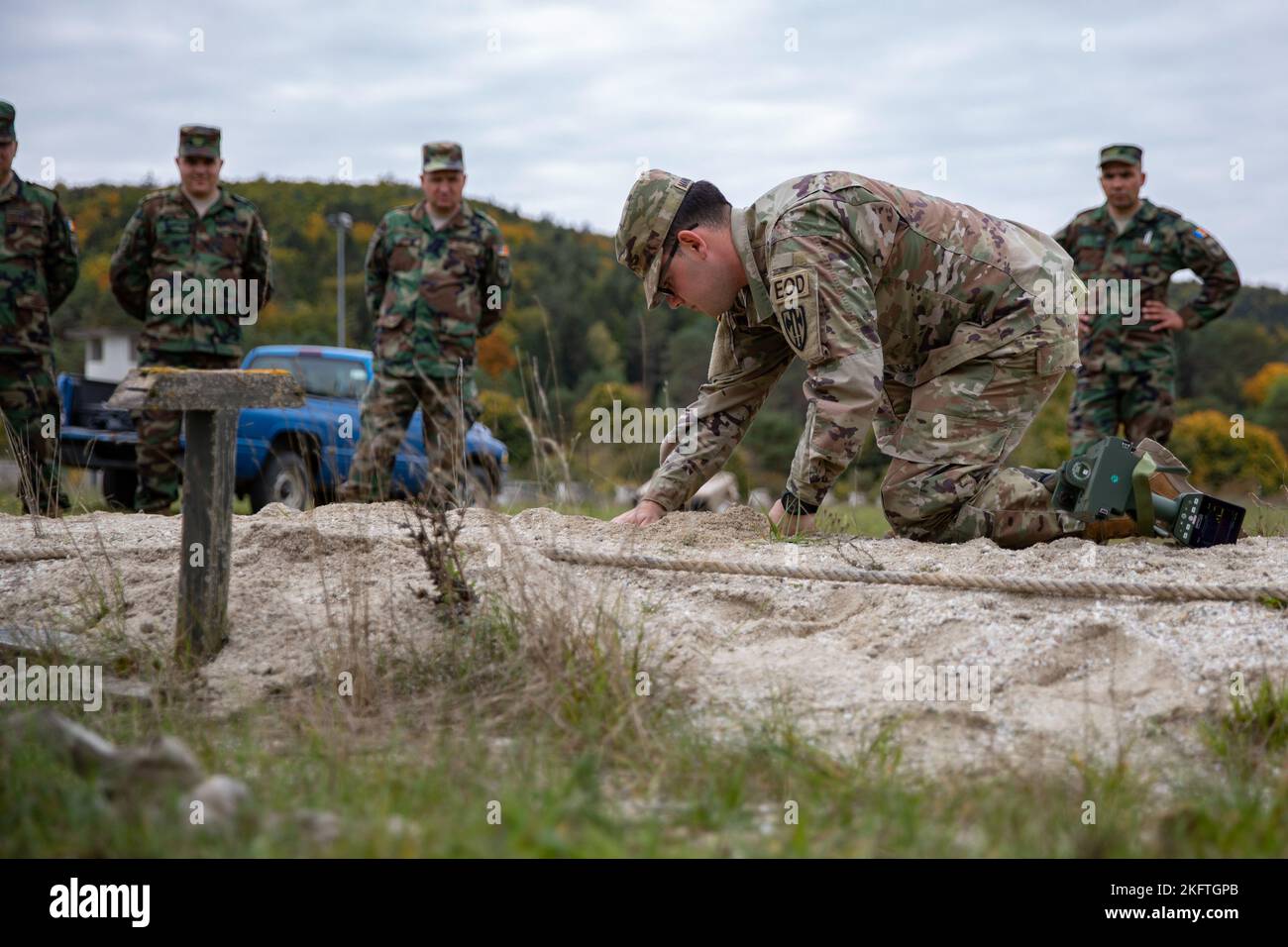 Soldiers from the 720th Explosive Ordnance Disposal, in Baumholder ...
