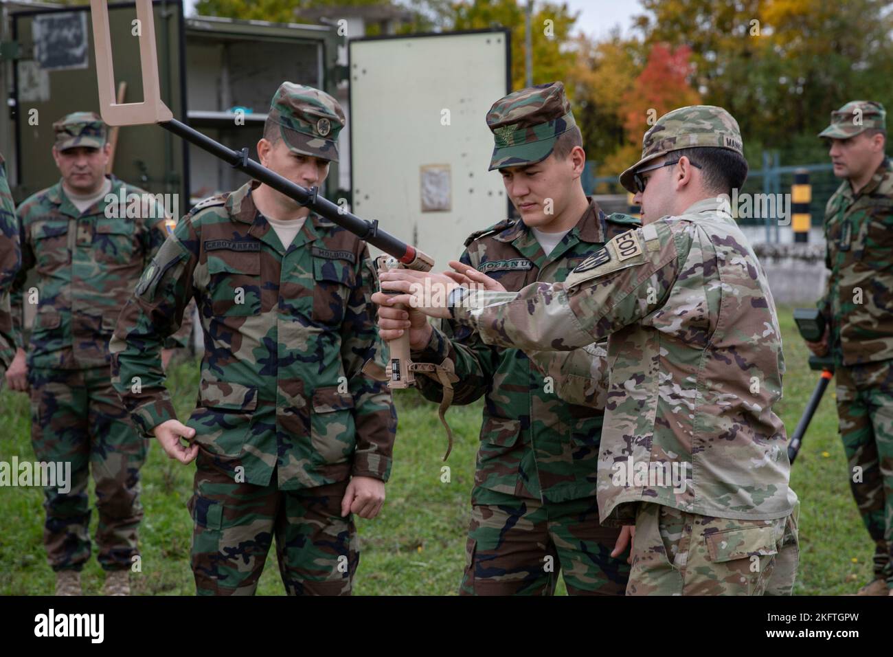 Soldiers from the 720th Explosive Ordnance Disposal, in Baumholder ...