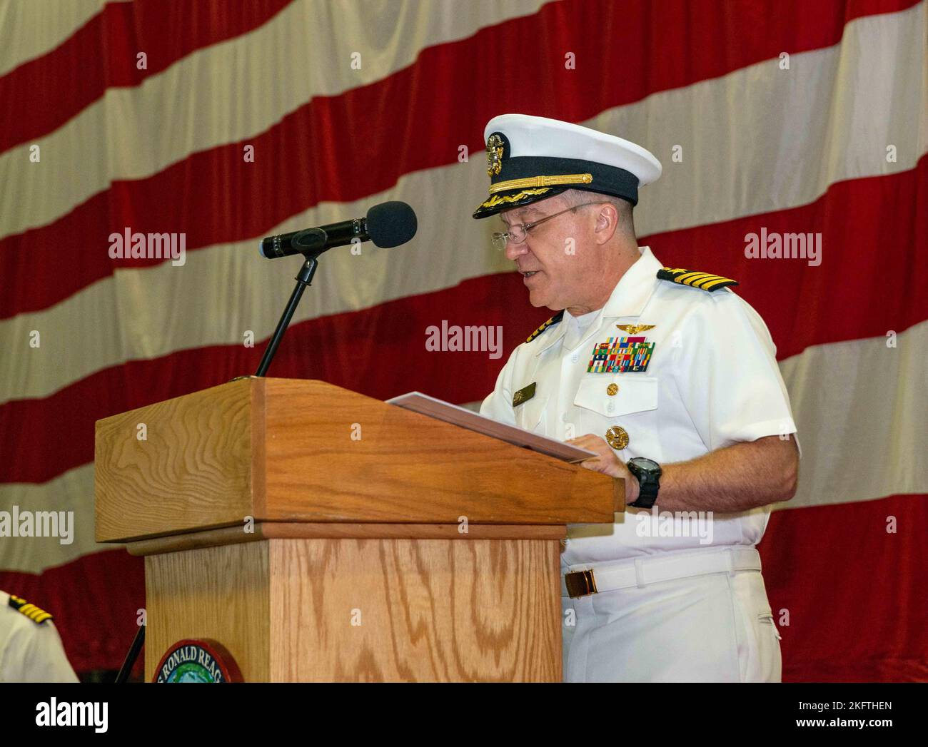 Uss cvn76 hi-res stock photography and images - Alamy