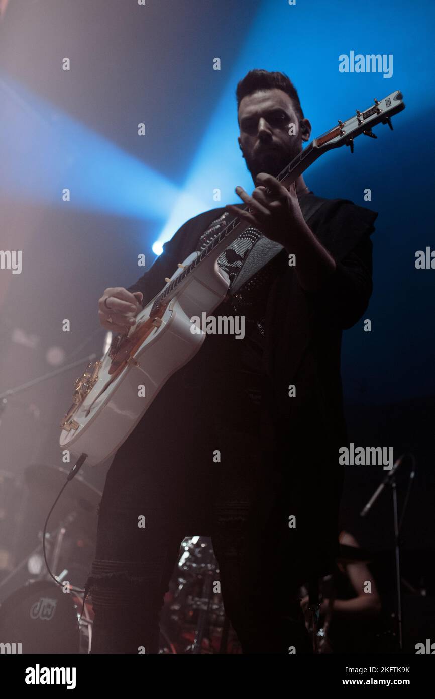 Overlaps band hi-res stock photography and images - Alamy