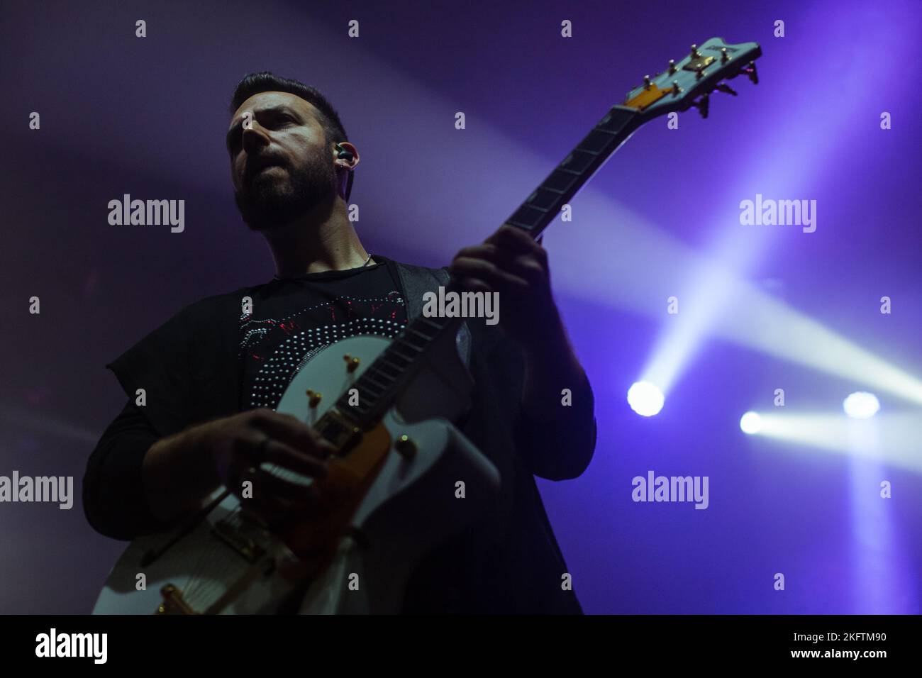 Overlaps band hi-res stock photography and images - Alamy