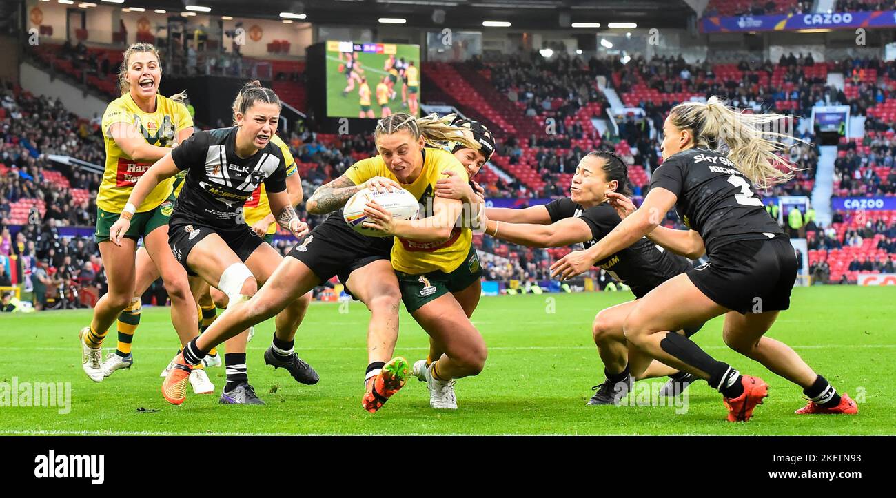 Manchester ENGLAND - NOVEMBER 19.Julia Robinson of Australia goes for a ...