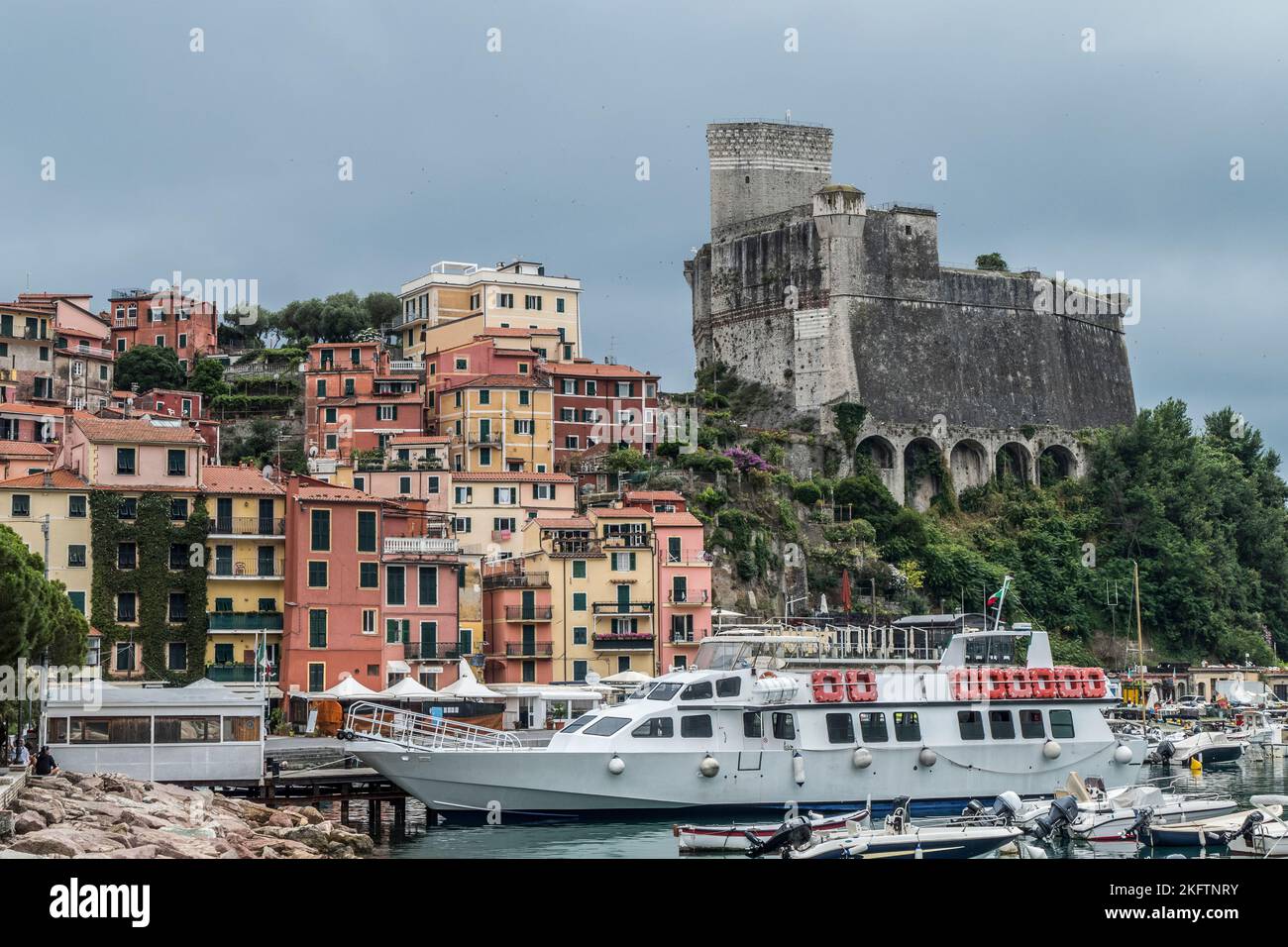 Lerici with the port, the colored houses and the castle Stock Photo - Alamy