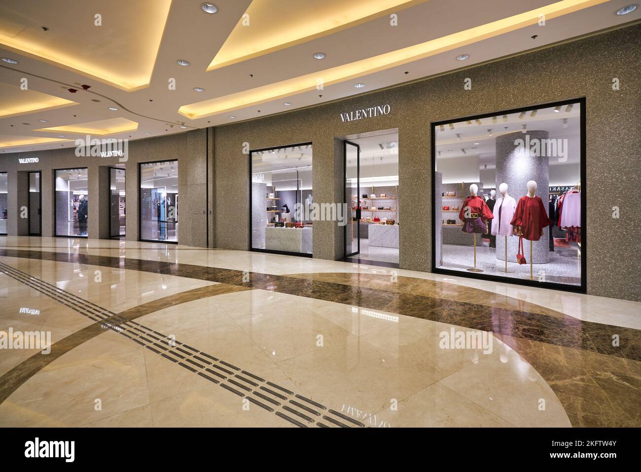 Valentino shopfront hi-res stock photography and images - Alamy