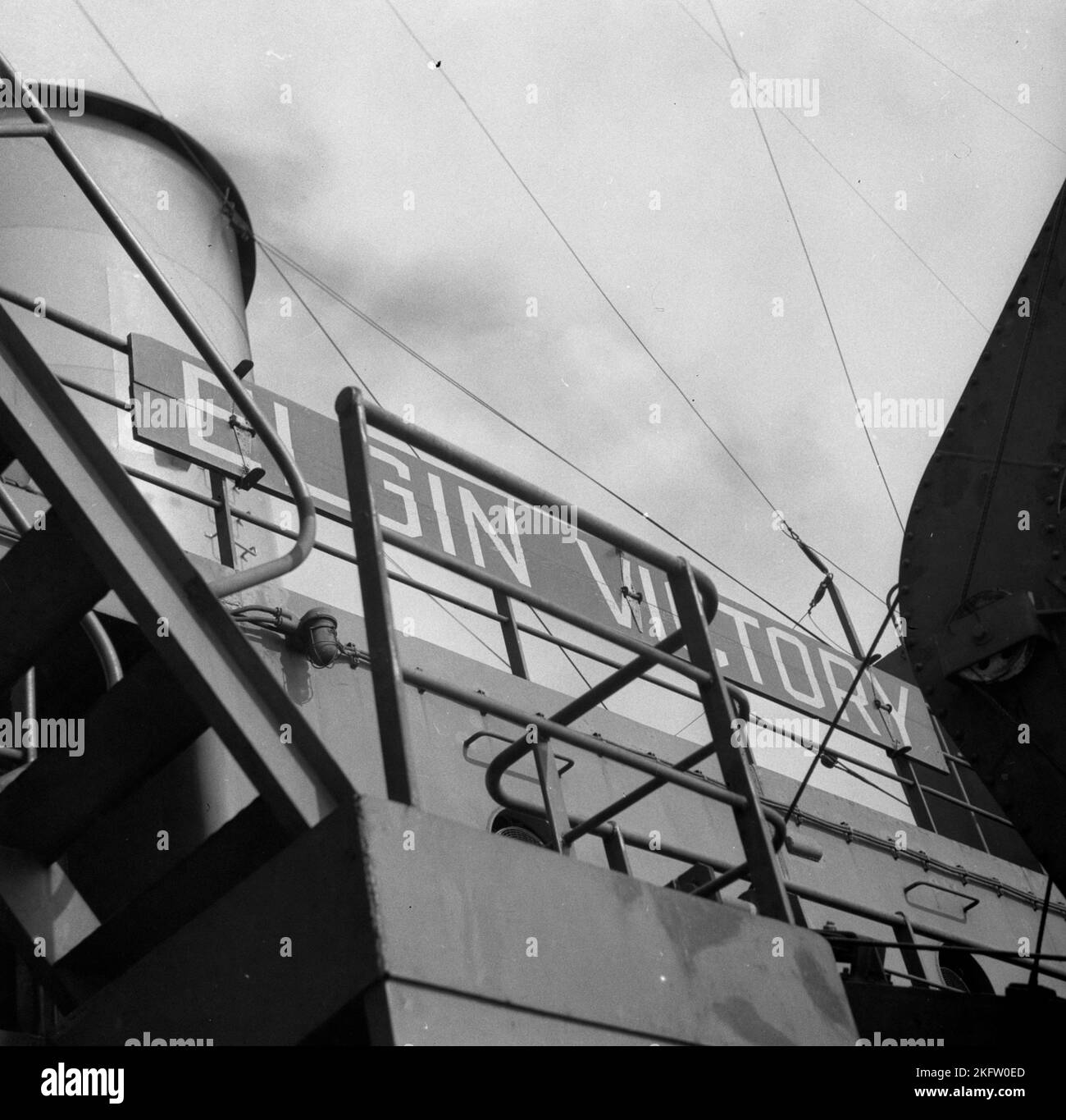 United States Army veterans coming home on the Elgin Victory ship at ...