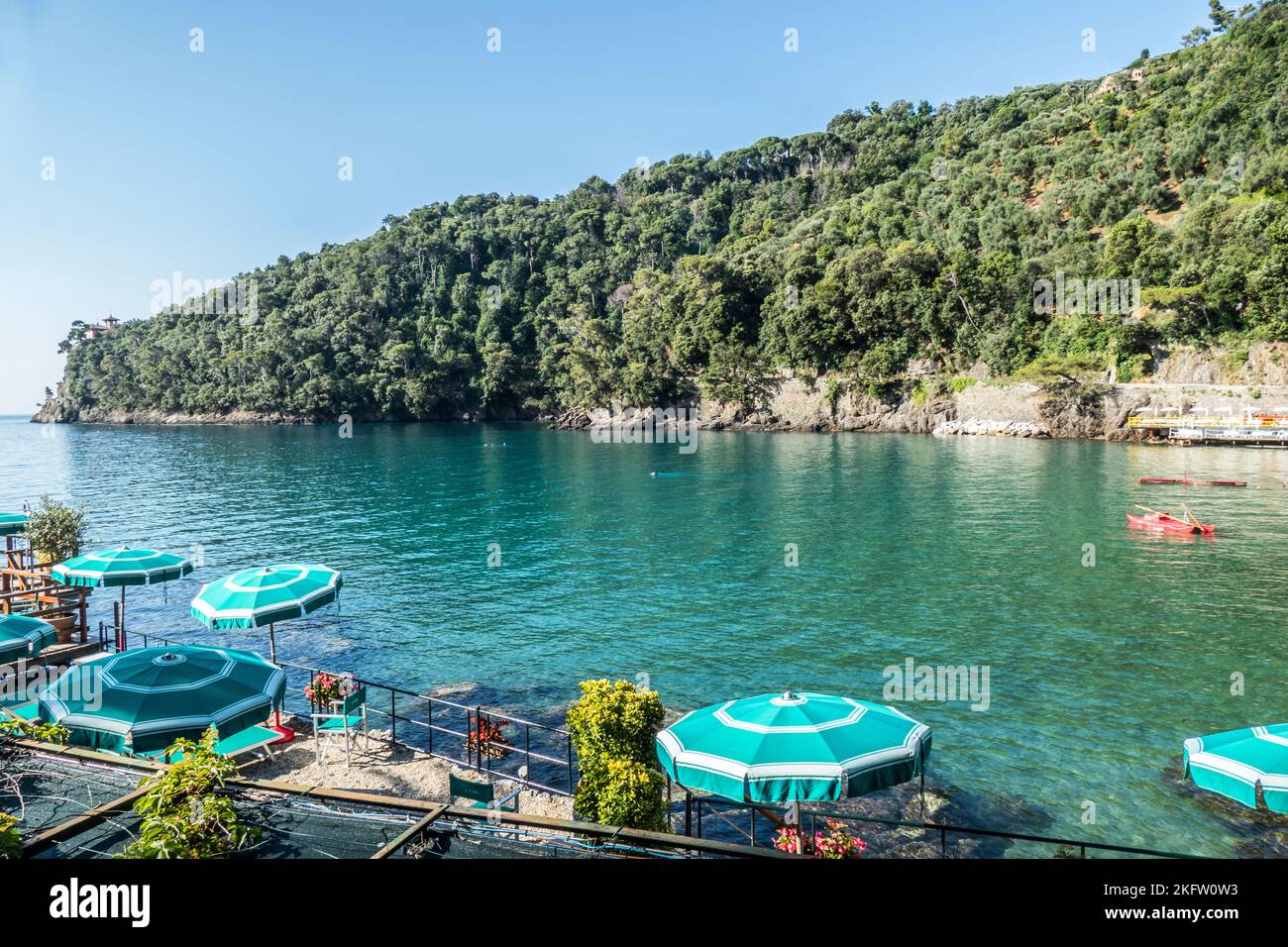 The bay of Paraggi in Portofino with green and transparent water Stock ...