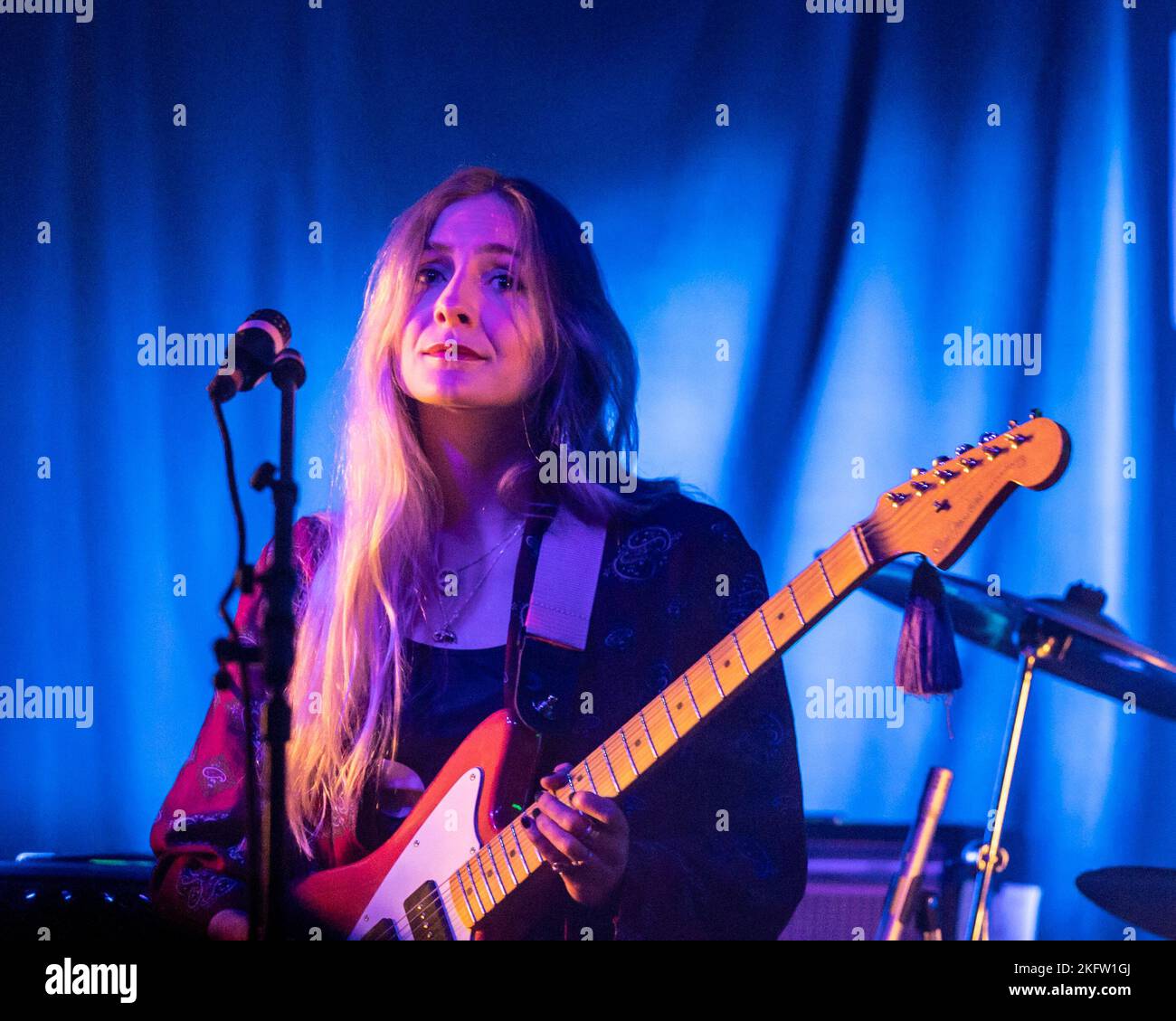 WET LEG - Hester Chambers performing live with Wet Leg in London in ...