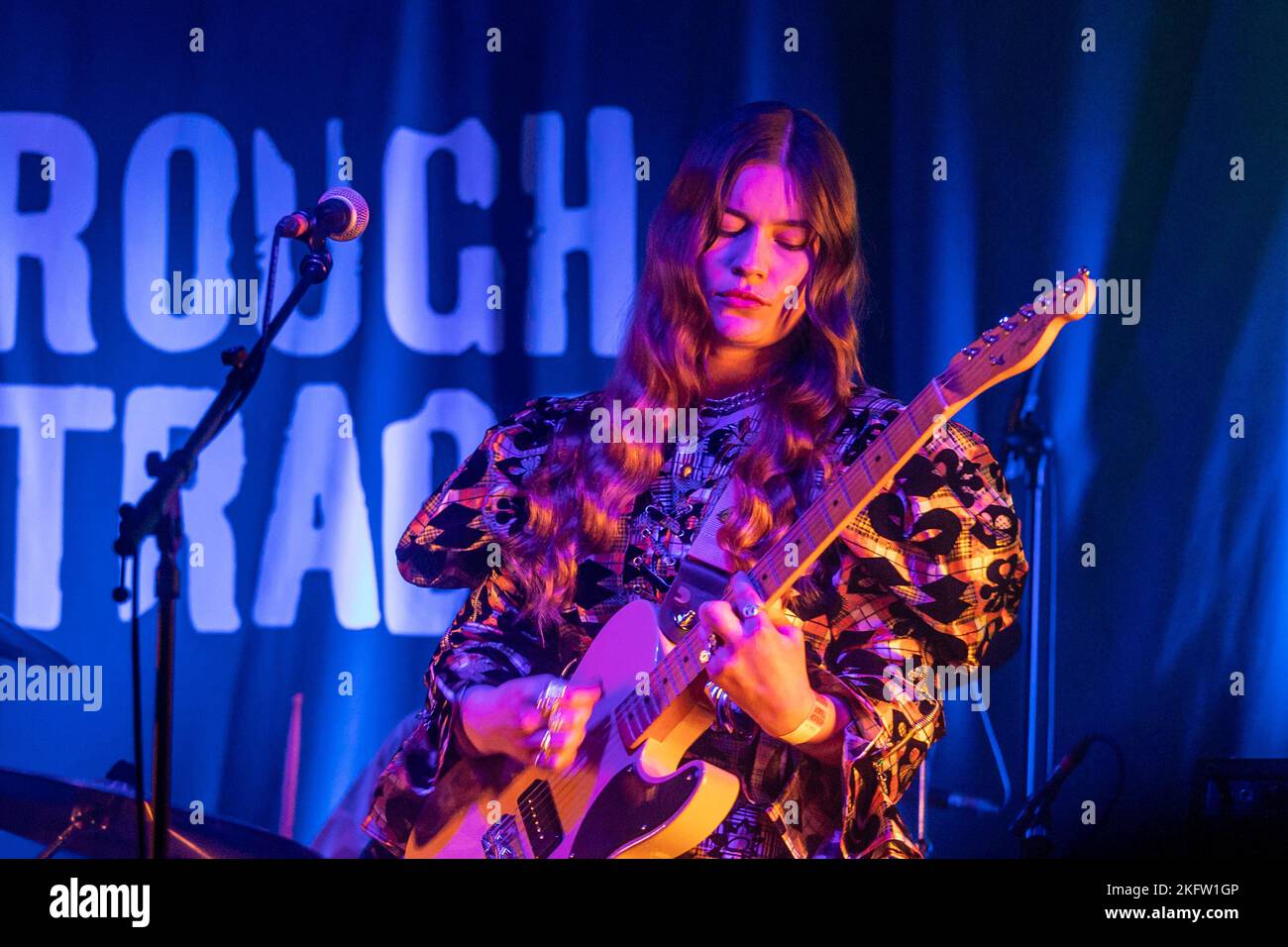 WET LEG - Rhian Teasdale performing live with Wet Leg in London in ...
