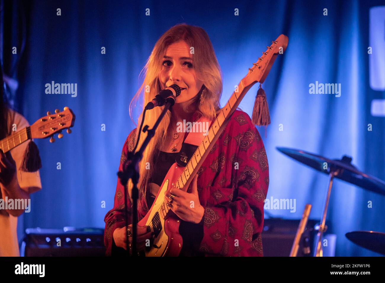 WET LEG - Hester Chambers performing live with Wet Leg in London in ...