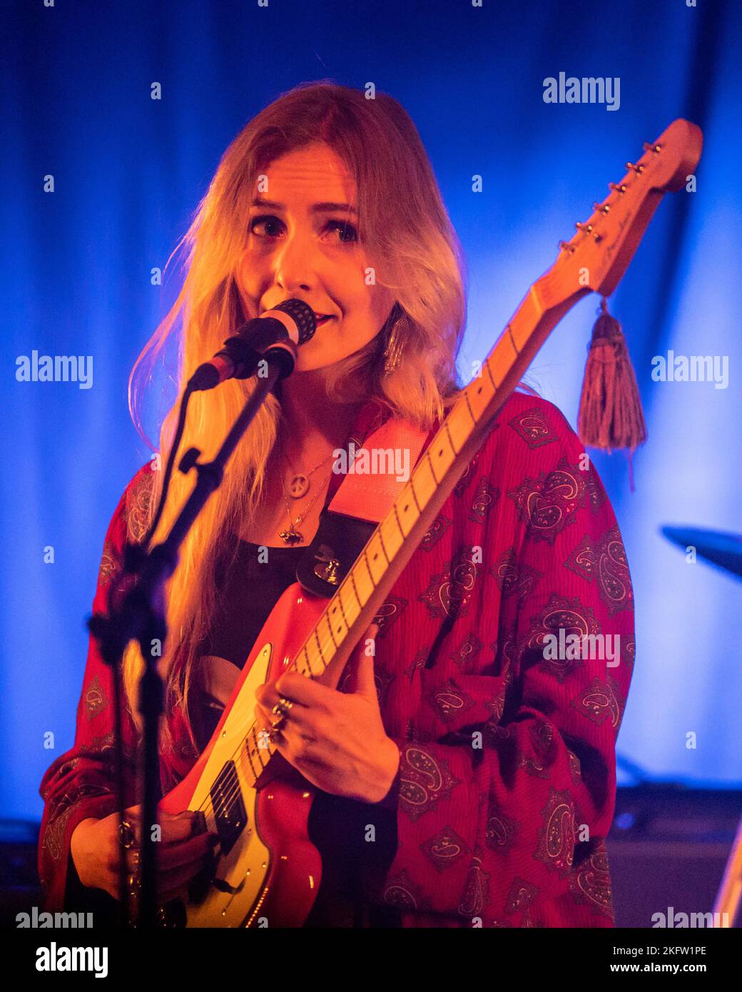 WET LEG - Hester Chambers performing live with Wet Leg in London in ...