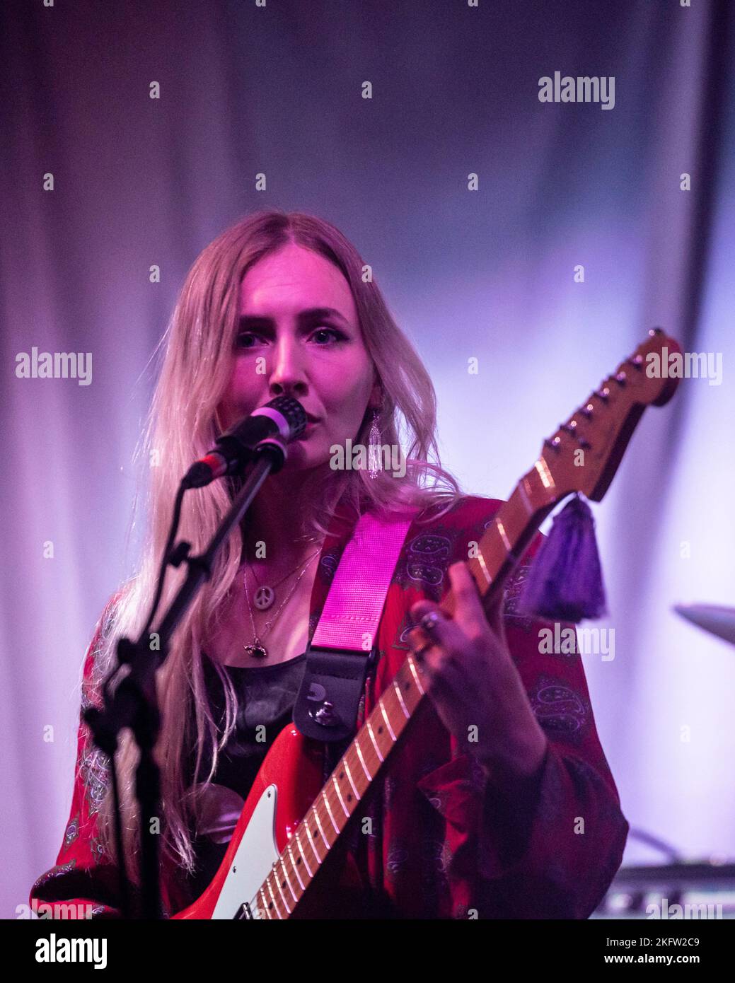 WET LEG - Hester Chambers performing live with Wet Leg in London in ...