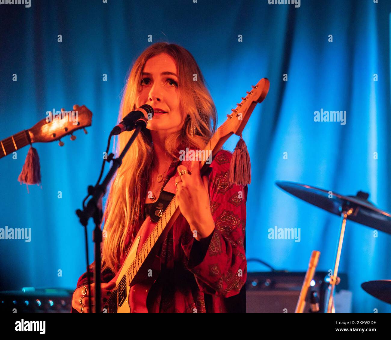 WET LEG - Hester Chambers performing live with Wet Leg in London in ...