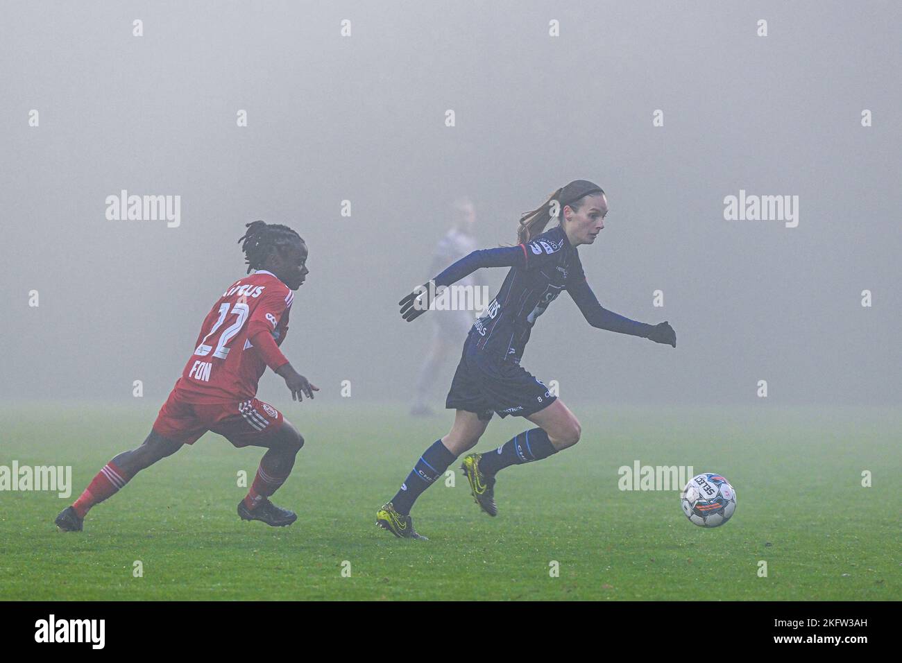 Welma Fon (22) of Standard and Sheryl Merchiers (8) of Zulte-Waregem ...