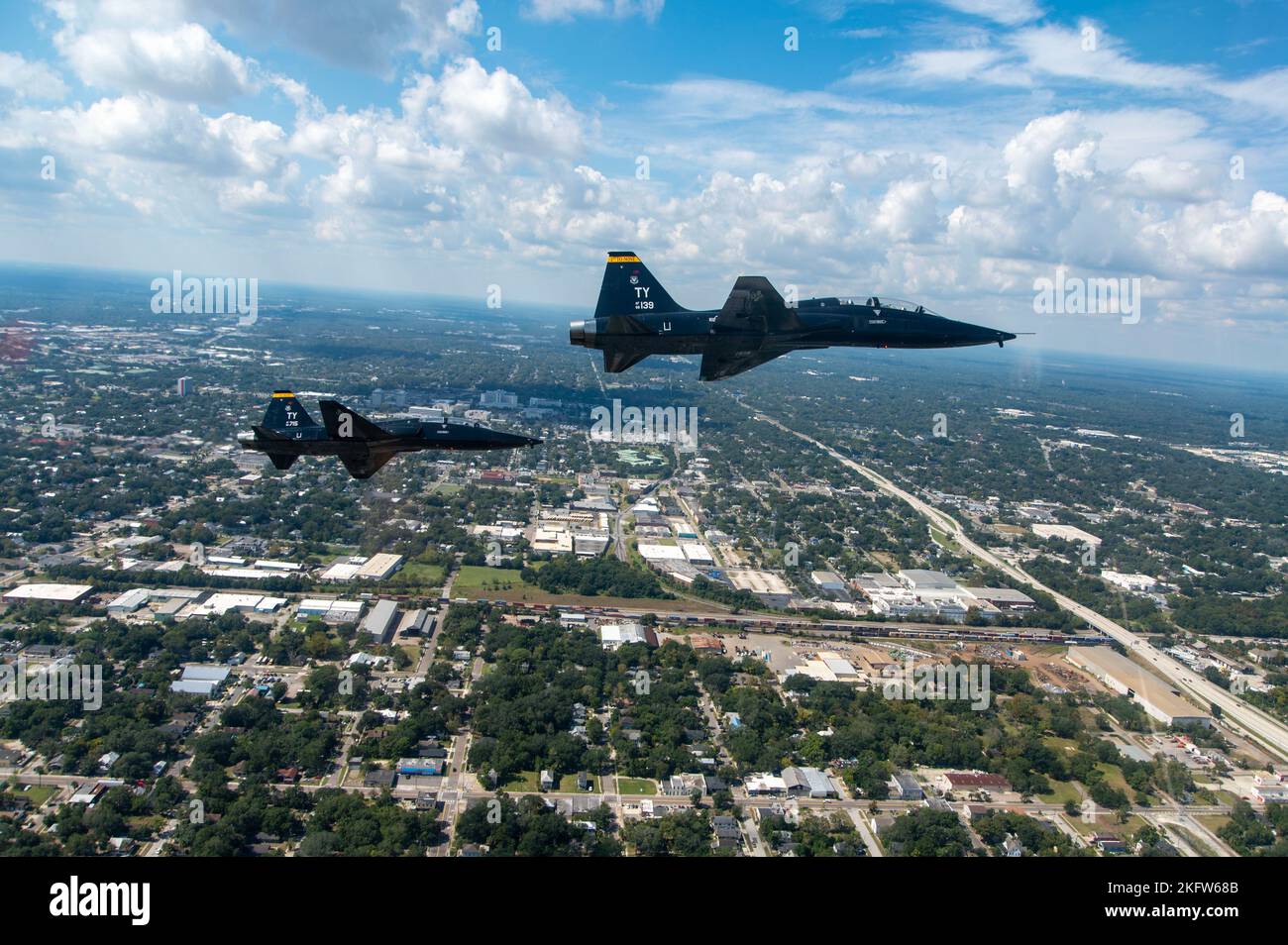 Formation flyovers hi-res stock photography and images - Alamy