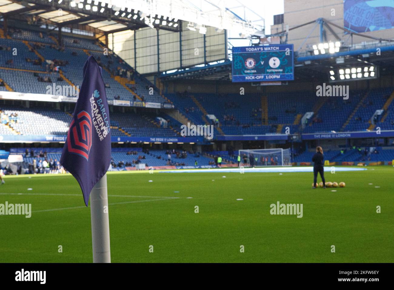 Tottenham hotspur stadium corner flag hi-res stock photography and ...