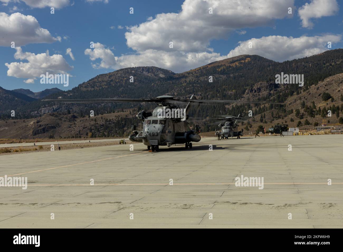 U.S. Marines with Marine Heavy Helicopter Squadron (HMH) 462, 3rd ...