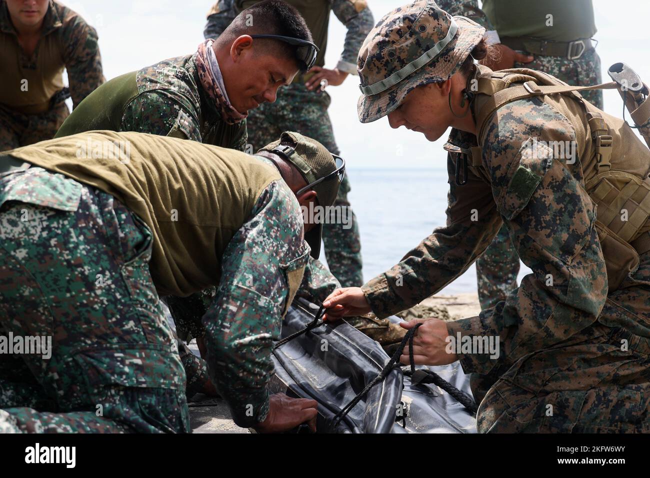 U.S. Marines with 1st Reconnaissance Battalion, 11th Marine Expeditionary Unit, and Philippine ...