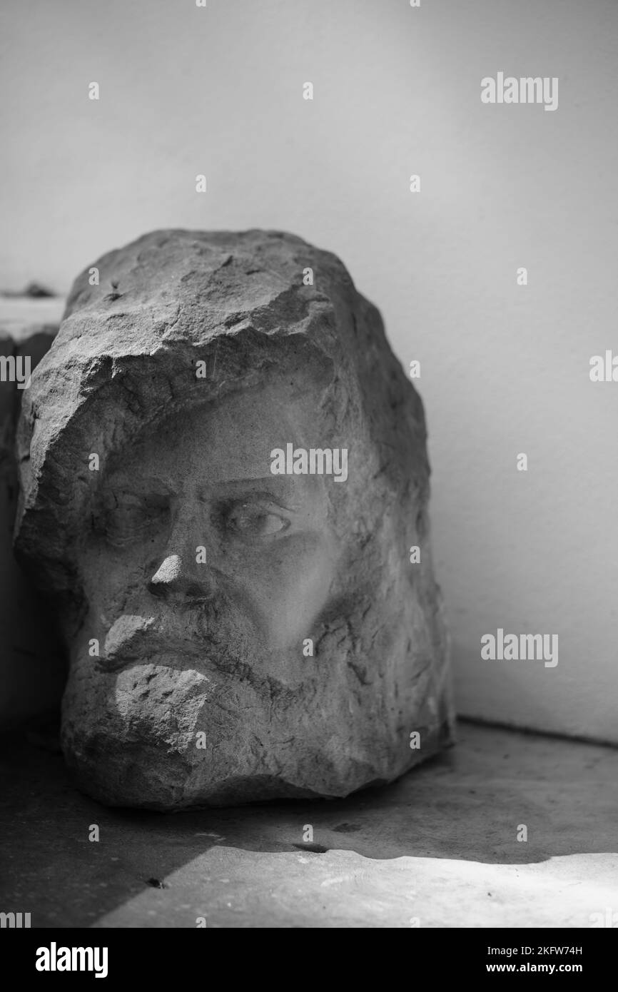 Sculpture of men's head Stock Photo - Alamy