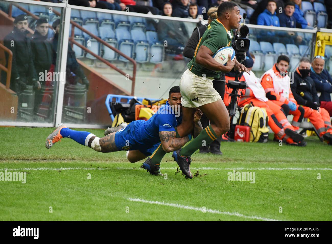 Genova, Liguria, Italy. 19th Nov, 2022. Arendse wing of south Africa ...