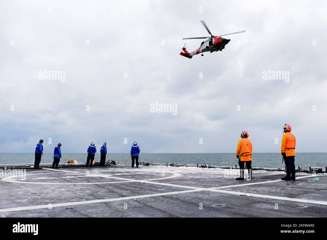 Petty officer 2nd class melissa e f mckenzie hi-res stock photography ...