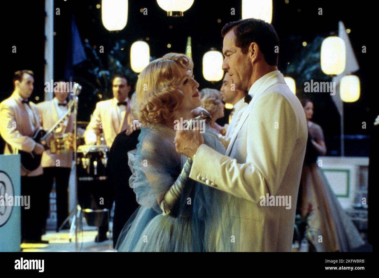 JULIANNE MOORE, DENNIS QUAID, FAR FROM HEAVEN, 2002 Stock Photo - Alamy